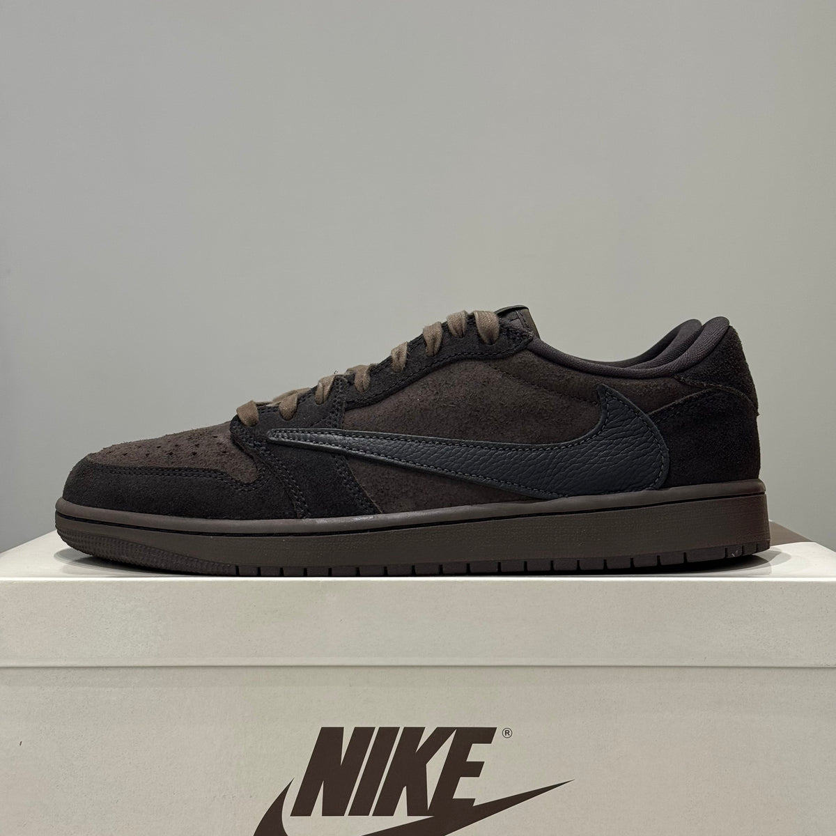 Air Jordan 1 Low Travis Scott Velvet Brown Usado DM7866-202 – CollectKicks
